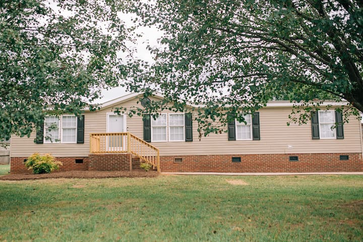 Lake Bowen House 4b With Private Hot Tub - Lake Bowen, SC