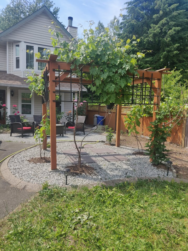 Cozy Garden Suite - Maple Ridge