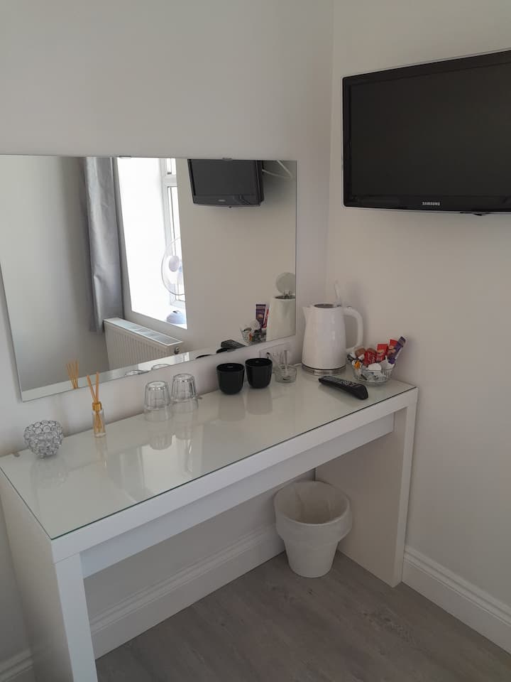 Marques Sands Hotel
Small Double Bed Room - Bournemouth