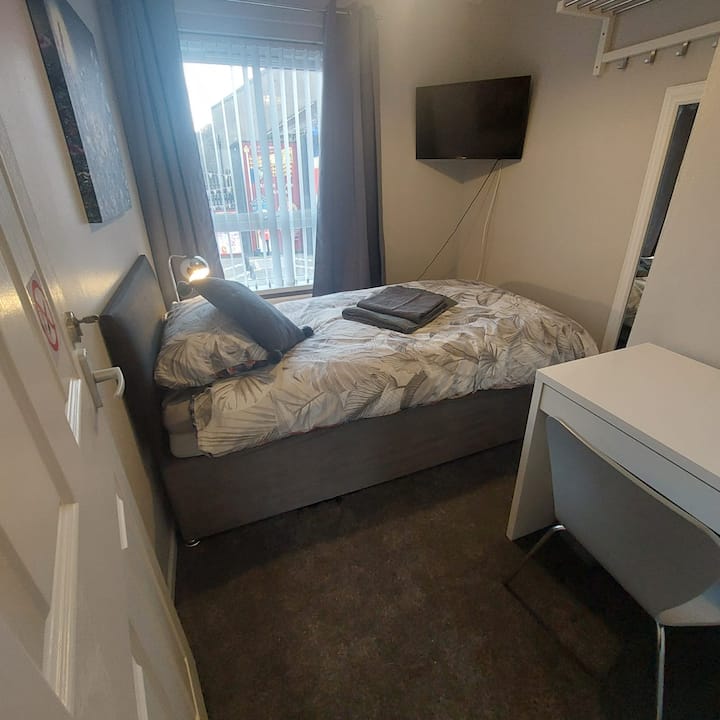 Single Bedroom On Shankill Road - Belfast