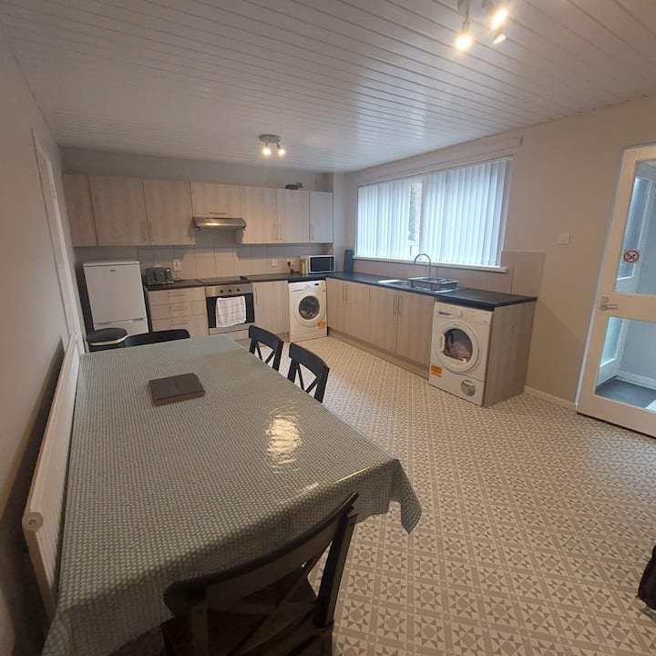 Generous Bedroom W Shared Bathroom, Crimea Street - Belfast