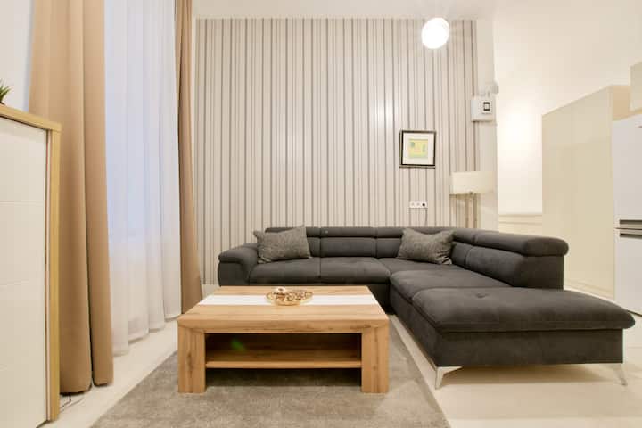 Premium Apartment By Hi5 - Deluxe 1 Bedroom Irányi - Budapest