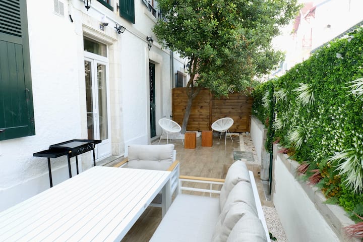 T3 Aux Halles Avec Terrasse Et Parking - Biarritz