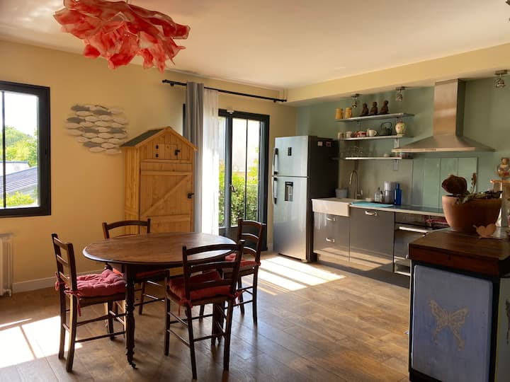 Appartement 80m2. 1er Etage Sur Jardin Arboré - ibis budget Rueil Malmaison