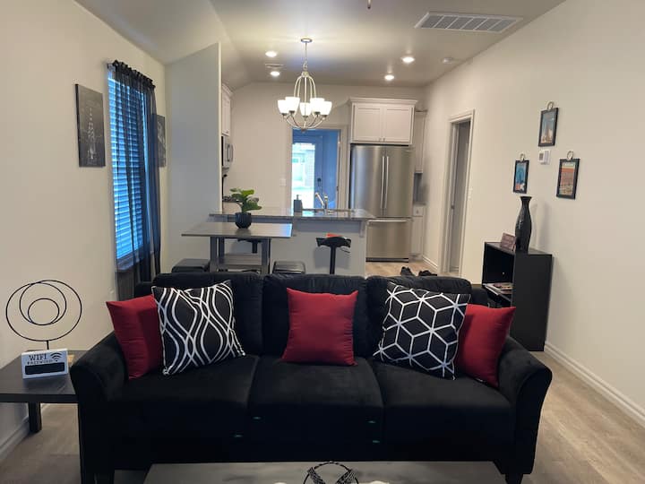 Cozy 3 Bedroom Home W/game Area Near Bricktown - Oklahoma City, OK