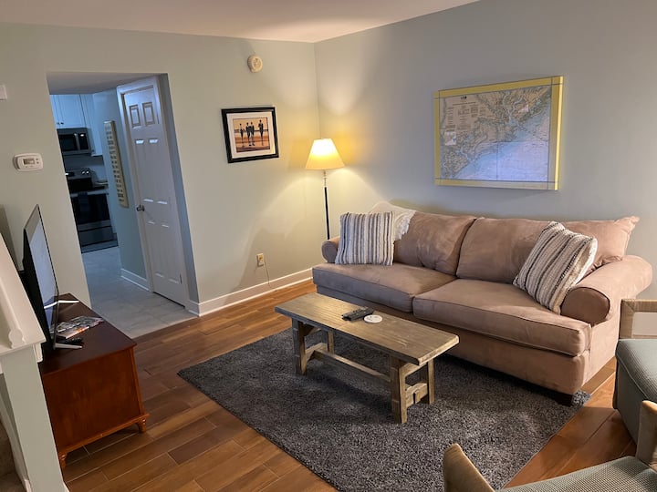 Comfy And Close To Downtown - Charleston, SC