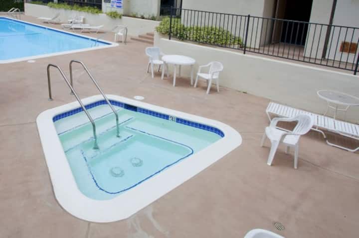 City Lights- Downtown Condo W/pool & Spa & Sauna - Santa Barbara, CA