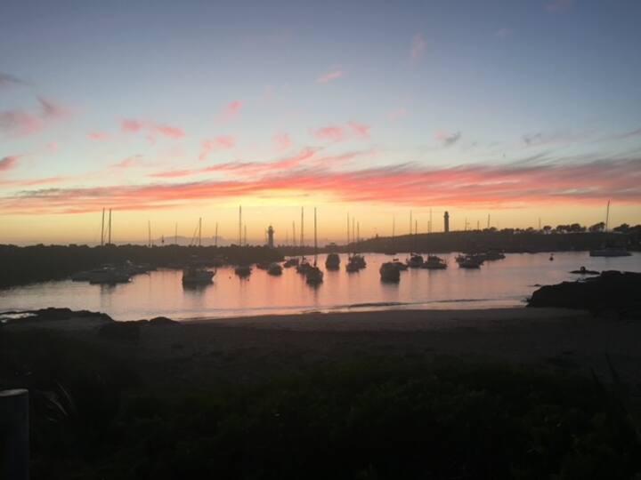 Enjoy A Beachside Vacation In Luxury Apartment. - Wollongong