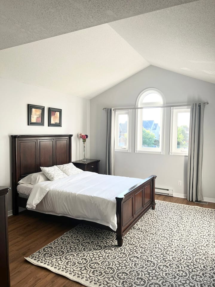 *Spacious & Bright* 4bdrm Home W/ Home Gym - Ottawa