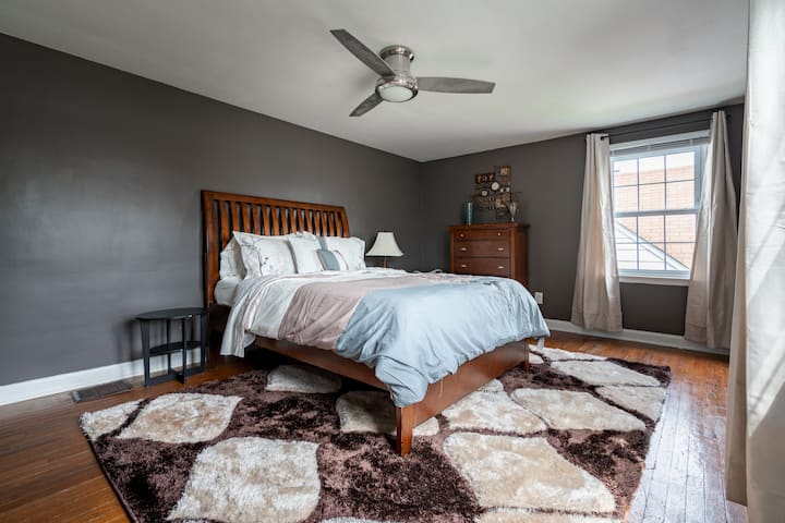 The Retreat Room Is Spacious Comfort. - Columbus, OH