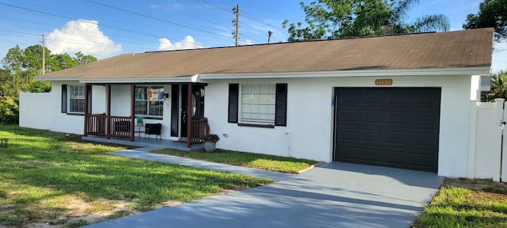 Relaxing 3-bedroom Vacation Home - Spring Hill, FL