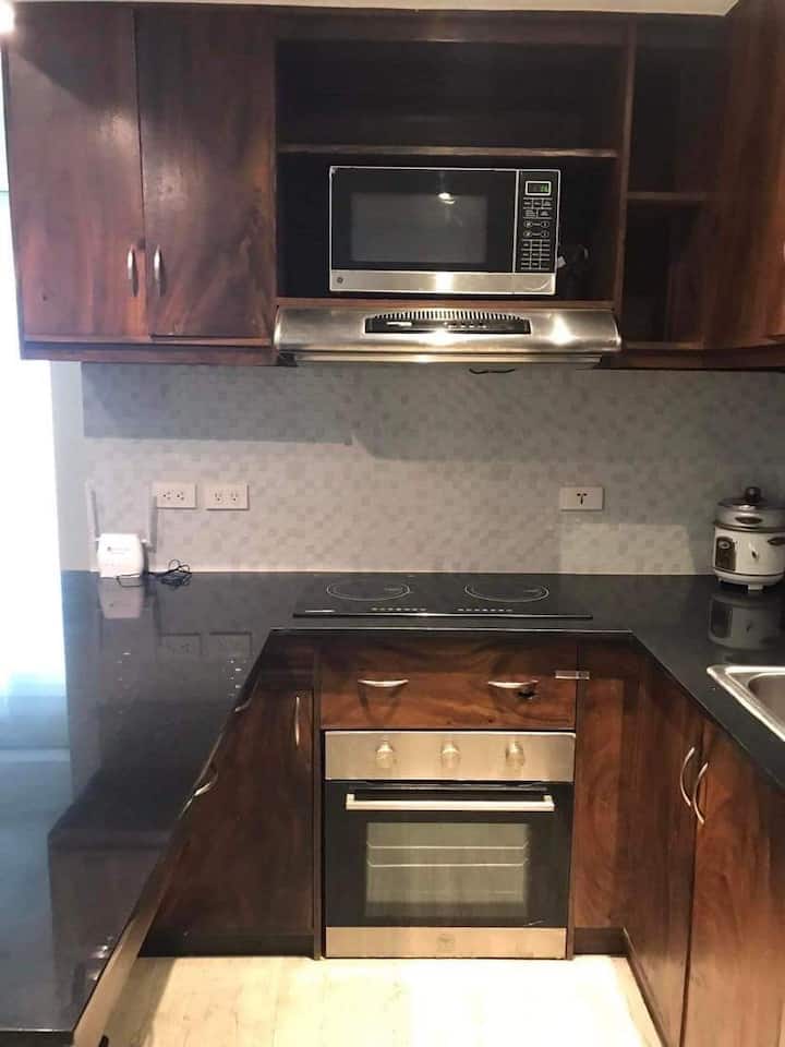 Amaia Steps: 2 Br Seaview Condo W/ A Full Kitchen - Bacolod