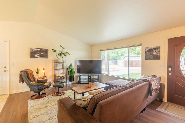 Cozy Modern Home W/ King Bed By Dt Airport & Bsu - Boise, ID