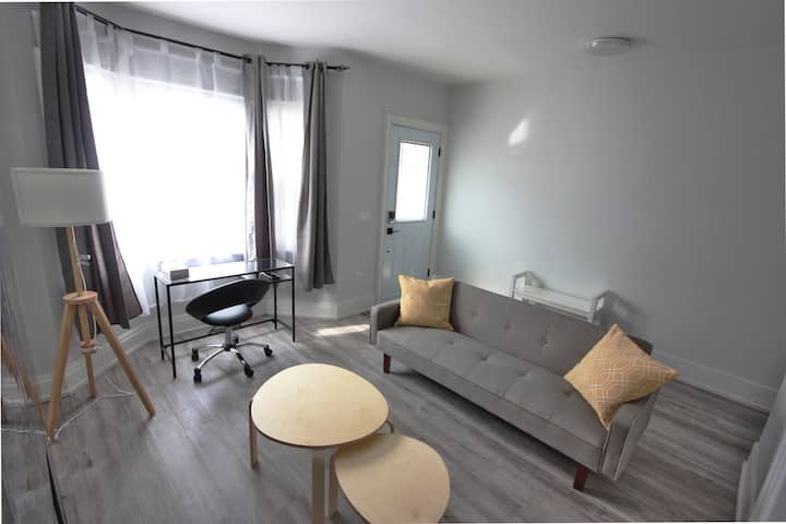 Downtown Townhouse Ground Floor Apartment - Toronto, ON