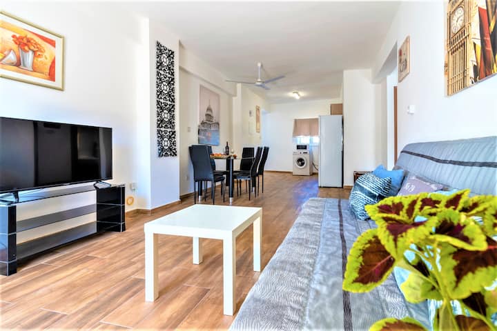 Central* 85sq M * 2br * Quite * 250 M To Beach - Larnaca