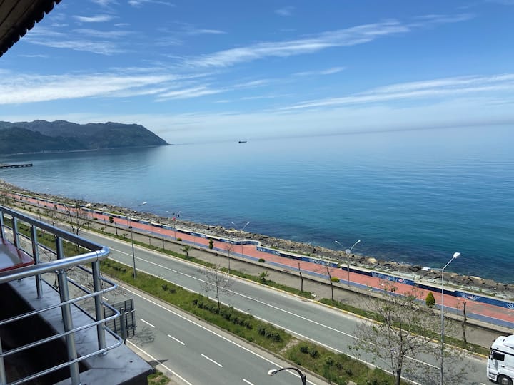 Sonsuz Deniz Manzarası Sunan Bir çAtı Katı Daire - Hopa