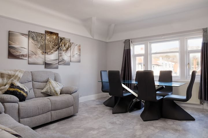 Lovely,cosy Beachside Cottage 2- Perfect Location - Llandudno