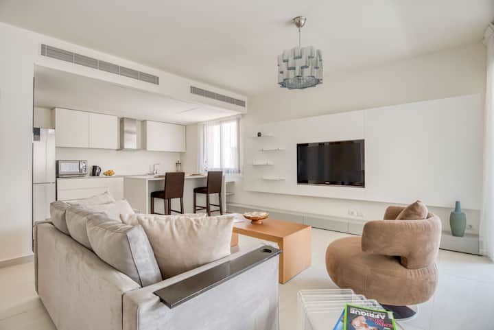 Canvas 2-bedroom Apt W/ Sea View In Aquagate - Lebanon