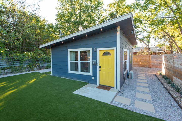 The Armadillo House | Soco Tiny Home, Private Yard - Austin