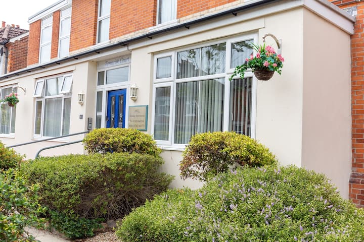 Flat 4 - Tamarisk Court - Weymouth
