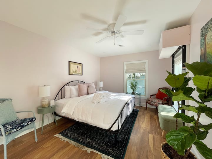 Walkable Location! Downtown Saratoga Sleeps 6 - Saratoga Springs, NY