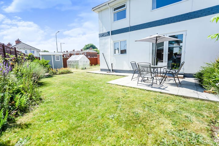 Beautiful 3 Bedroom Home, With Free 3 Car Parking - Cleethorpes