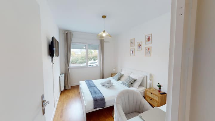 2br Cosy Et Spacieux Avec Balcon, Parking & Wi-fi - Saint-Denis