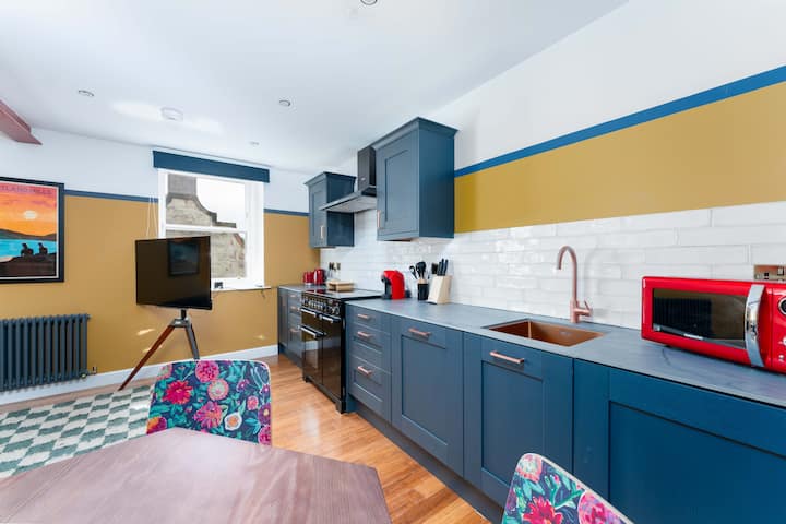 The Merchants89 - North Port- Two Bedroom Flat - Edinburgh