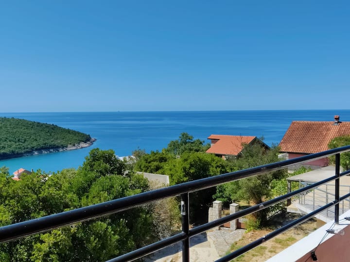Vrijstaande Woning Met Uitzicht Op Zee. - Monténégro