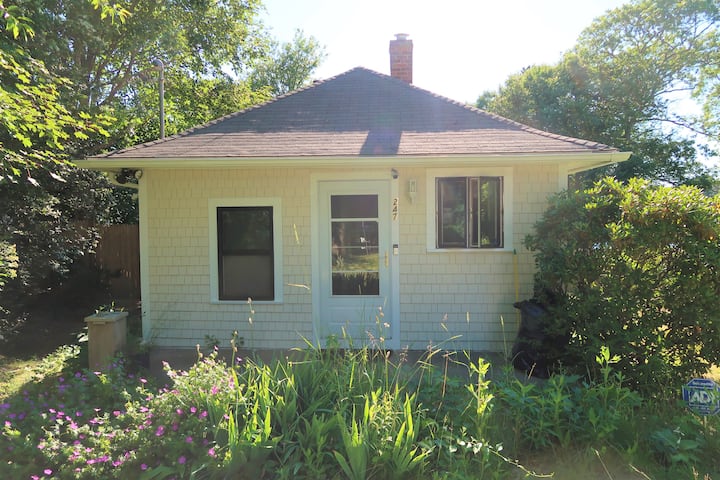 Cozy Cape Cottage On Pond! - Barnstable, MA