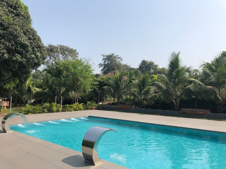 Queen Room At Luxury Resort With Pool | Rivanta - Chiplun