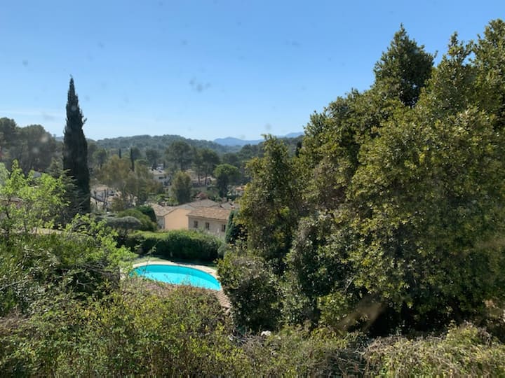 Bel Appartement Dans Une Villa  Avec Piscine - Mougins