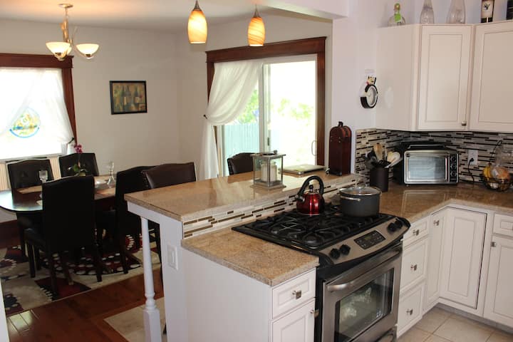 Cozy, Comfy 3 Bedroom Home. Conveniently Located. - Elmira, NY