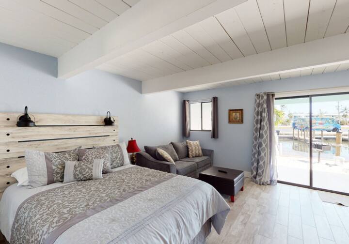 Comfortable Queen Efficiency With View - Sanibel Island, FL