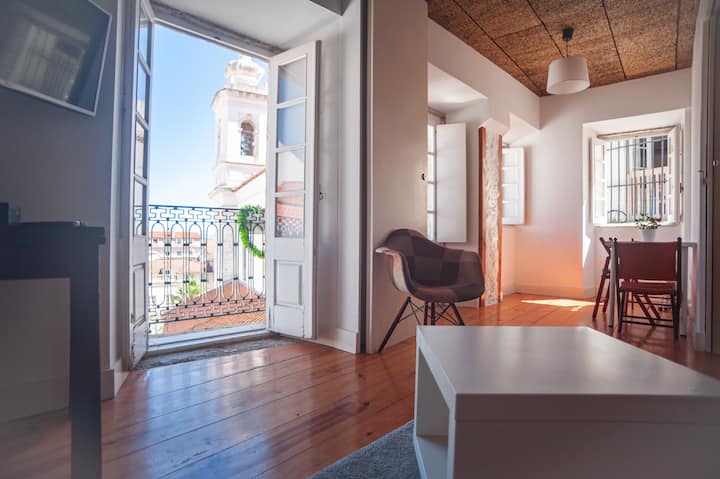Charming Alfama Apartment W/ River View - Lisbon