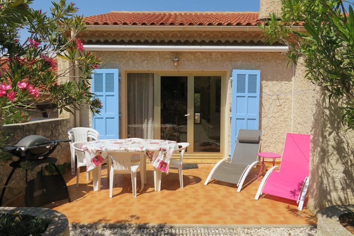 Réveil Sur La Mer, Giens, Parking Gratuit - Porquerolles