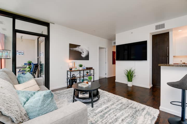 2br/2ba Condo  Petco Park View  2-car Parking - Coronado, CA