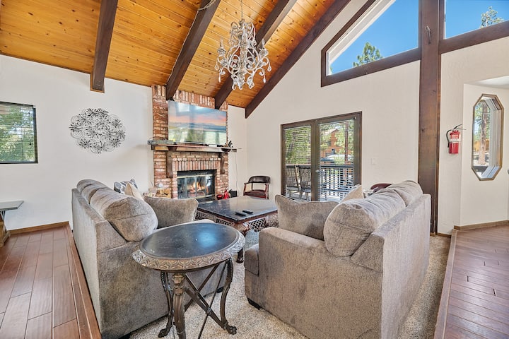 Private Cabin | Sleeps 8 | Game Room | Bbq - Big Bear Lake, CA