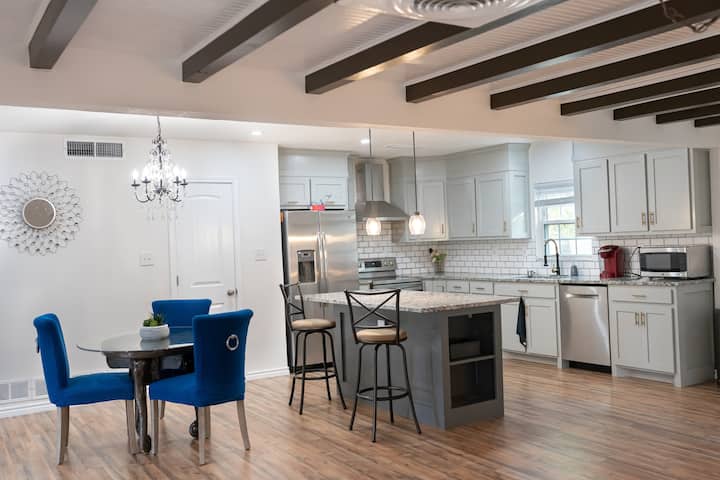 Newly Renovated Oasis In Downtown Odessa - Odessa, TX