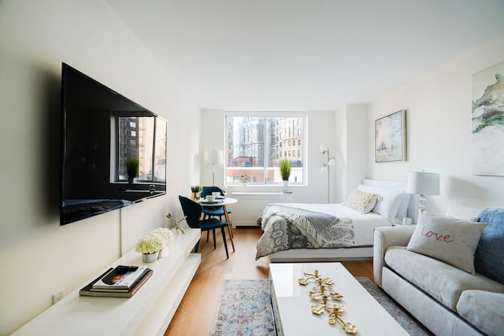 The Golden Gem Studio - Manhattan, NY