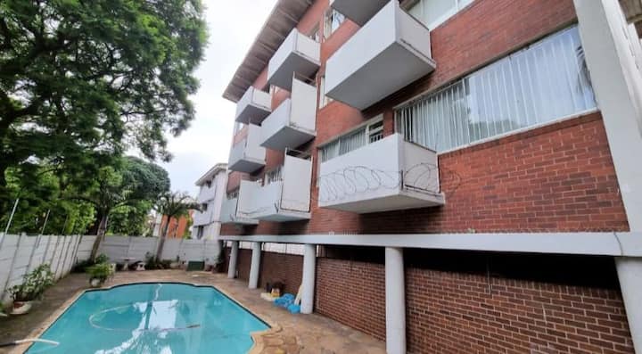 Everly 4 Pool View Guest Apartment - Durban