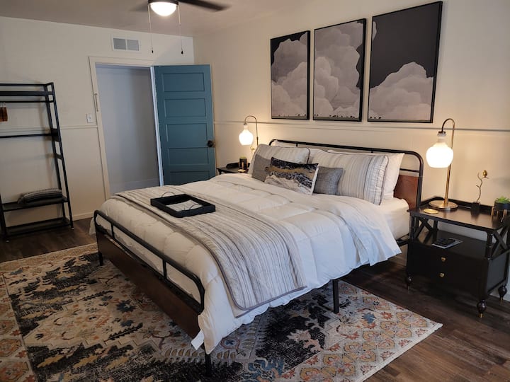 Luxury Room #3 In Vintage Inn With Shared Kitchen - Fort Davis, TX