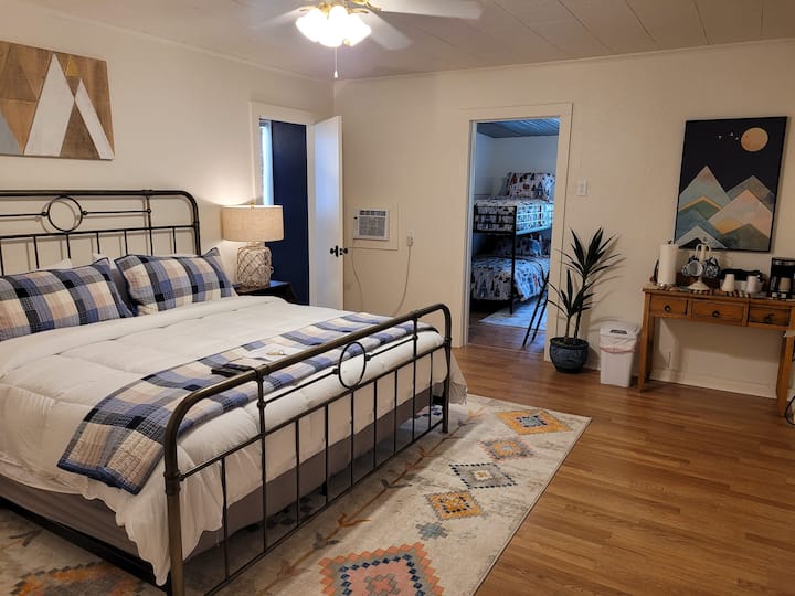 Family Suite In Historic Inn W/ Bunk Beds Sleeps 6 - Fort Davis, TX