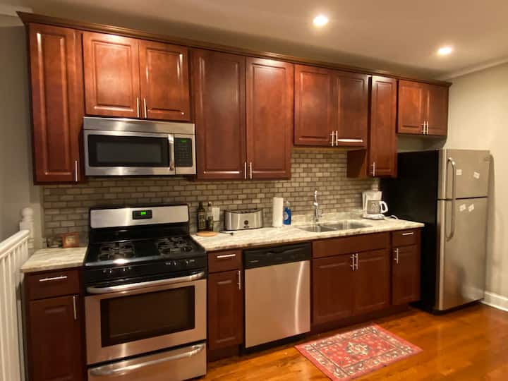 Roomy & Peaceful | Perfect Work From Home - Melrose Park