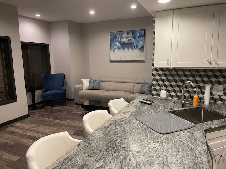 Lovely 2-bedroom Condo With 2 Pools - Lake Ozark, MO