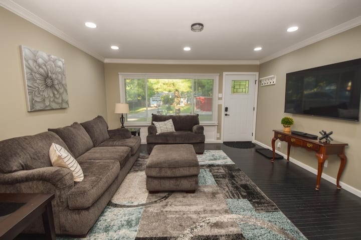 900 Feet From Ball State Campus! - Muncie, IN