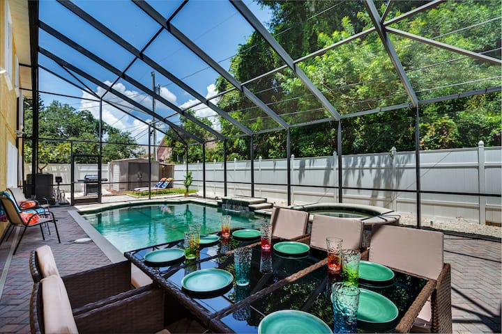 Luxury Home ~ Heated Pool, Hot Tub, Two Kitchens - Clearwater Beach, FL