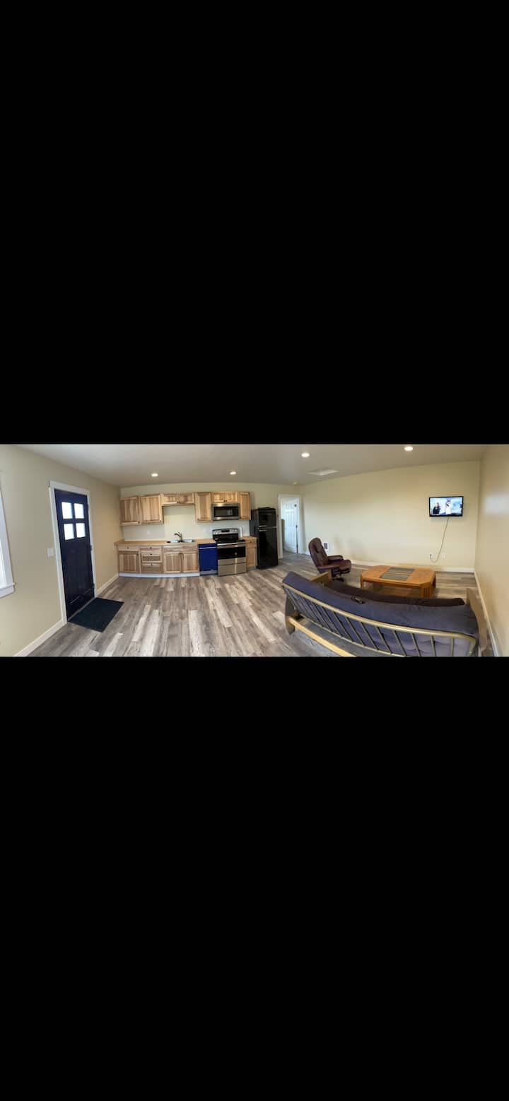 Private 1 Bedroom Apartment In Town With A View - Dillon, MT