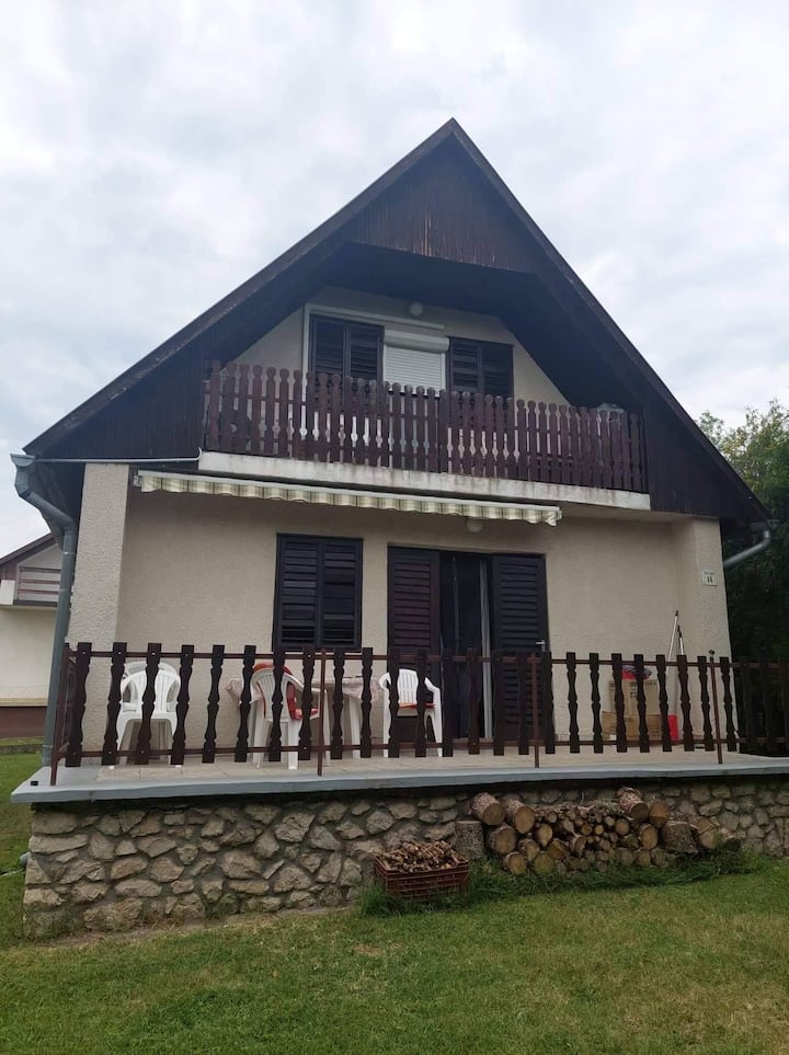 Kétszintes Balatoni Nyaralóház - Vonyarcvashegy