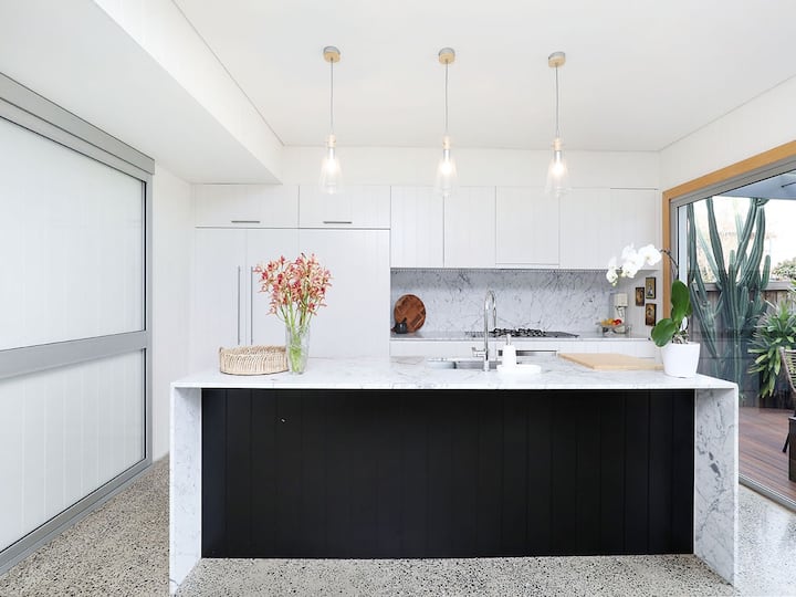 Comfortable And Homely 4 Bedroom House - Wollongong